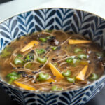 Bouillon de légumes et nouilles au Miso - Line Lisbonne et Cie